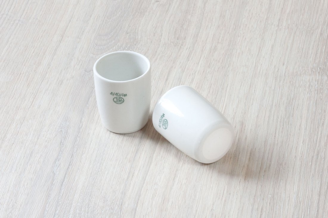 Filter crucible with porous bottom